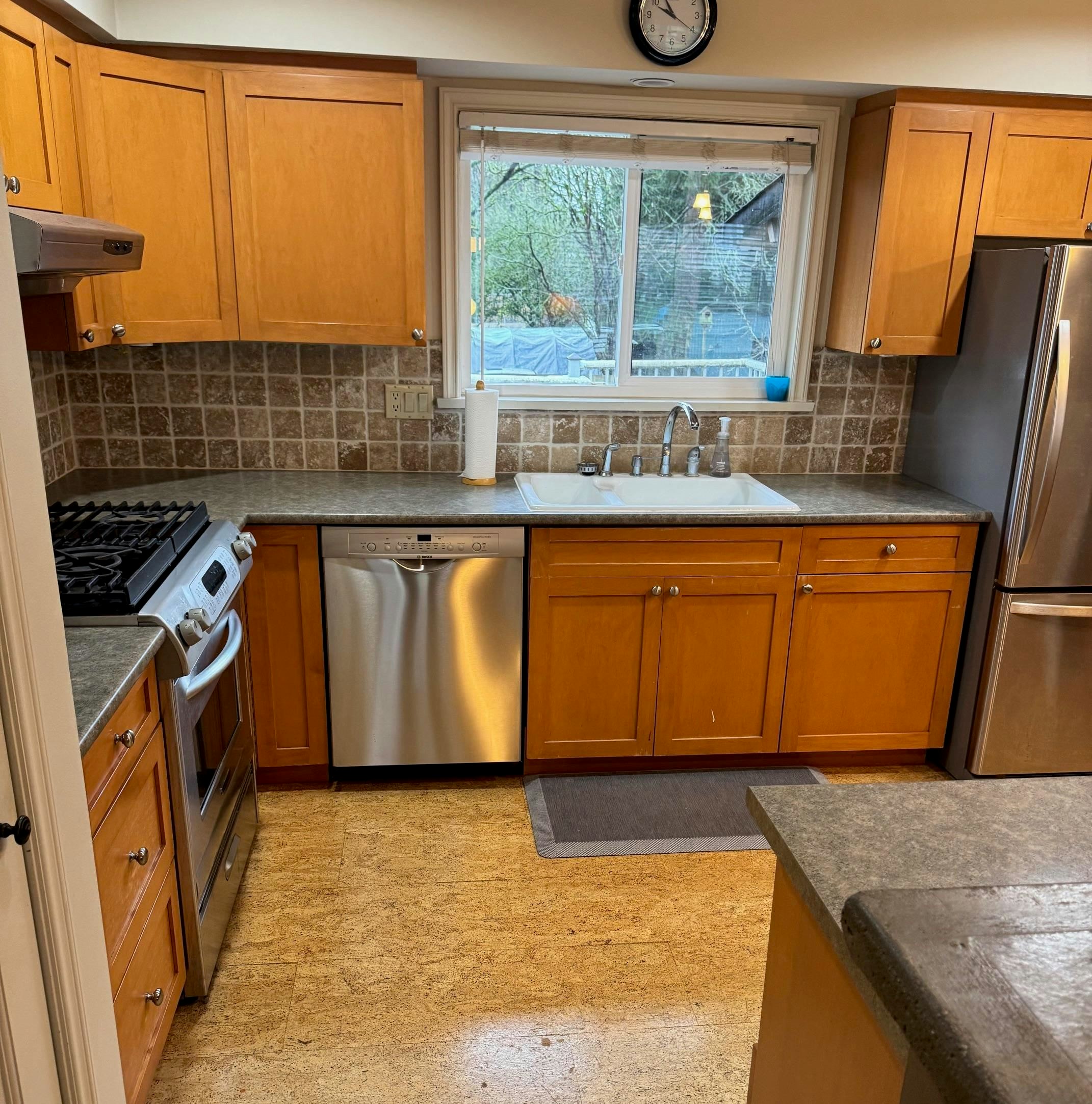 For Sale: 15980 Thrift Avenue, Surrey, BC - REW