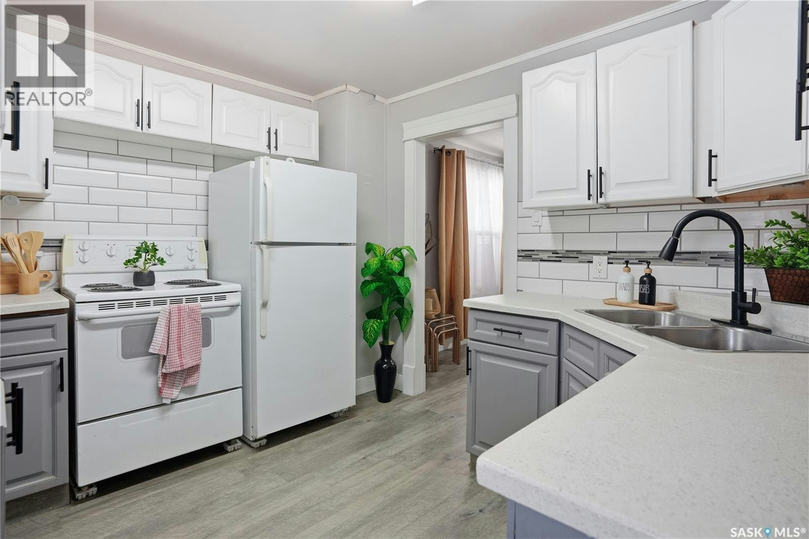 For Sale: 1150 3rd Avenue NE, Moose Jaw, SK - REW