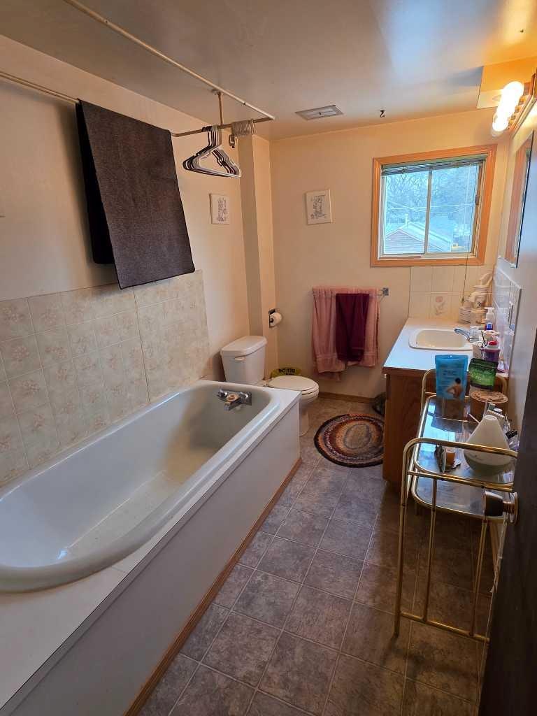 For Sale: 957 8 Street S, Lethbridge, AB - REW