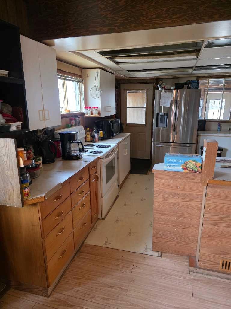 For Sale: 957 8 Street S, Lethbridge, AB - REW