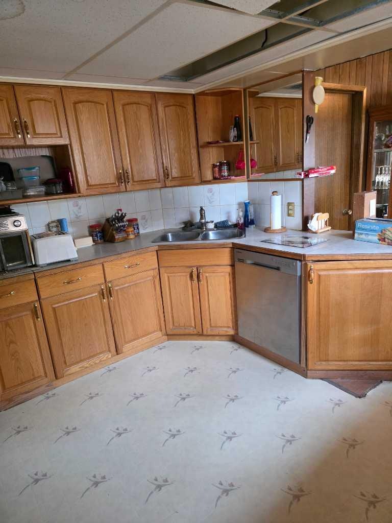 For Sale: 957 8 Street S, Lethbridge, AB - REW